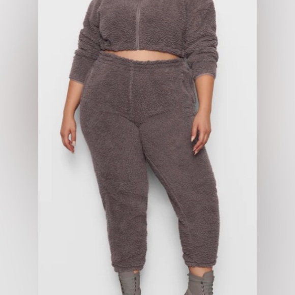 SKIMS | Pants & Jumpsuits | Skims Amethyst Fleece Teddy Joggers Nwt ...